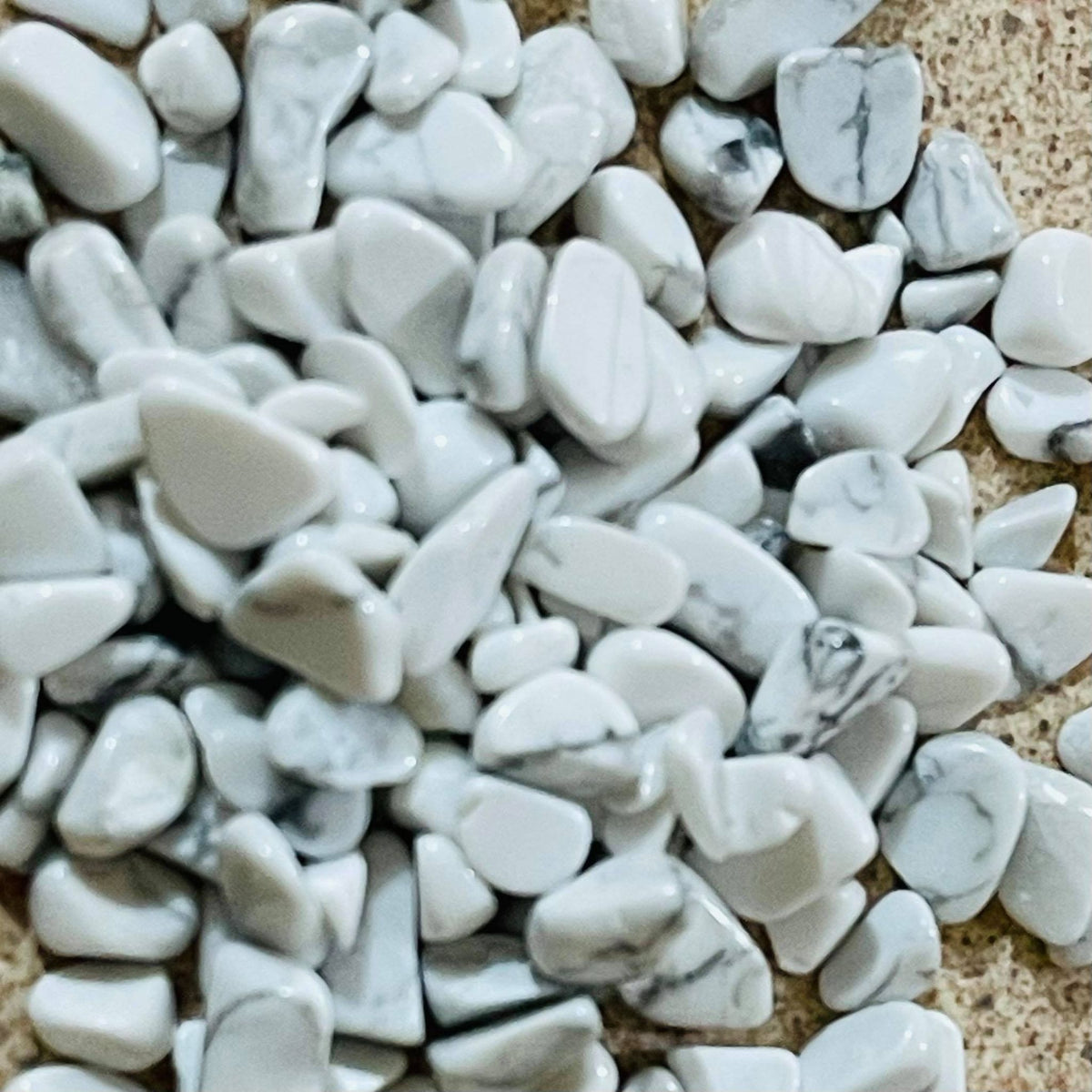 Howlite Chips – Crystal Addictions